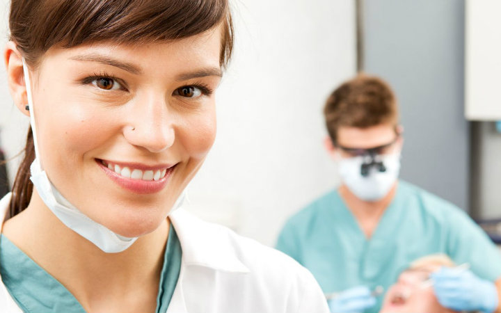 10 de abril - Día del Asistente Dental - Notilogía